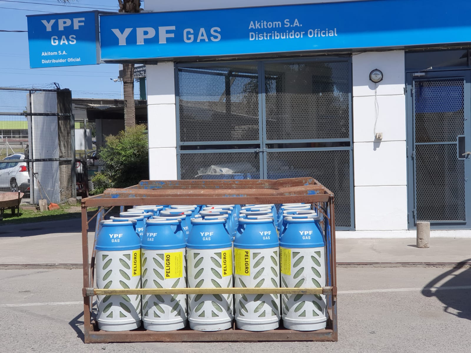 foto 3 – Distribuidor Oficial de YPF Gas en Moreno, Pehuajó y Villa Gesell